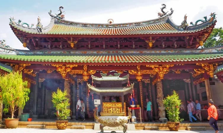 12 Best Temples in Singapore to Explore its Cultural Heritage!